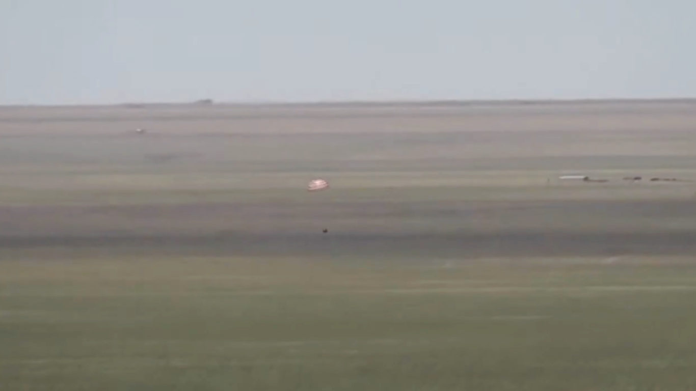 Председатель КНР Си Цзиньпин поздравил китайских инженеров с успехом лунной миссии Чанъэ 6